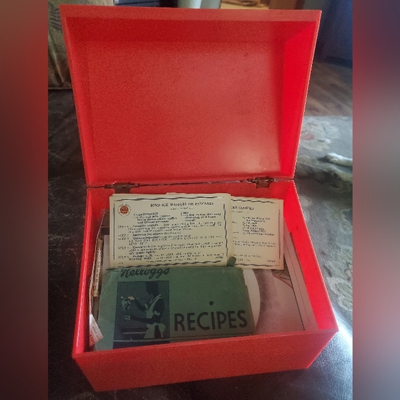 Betty Crocker | Kitchen | Red Betty Crocker Recipe Box Includes 93s ...